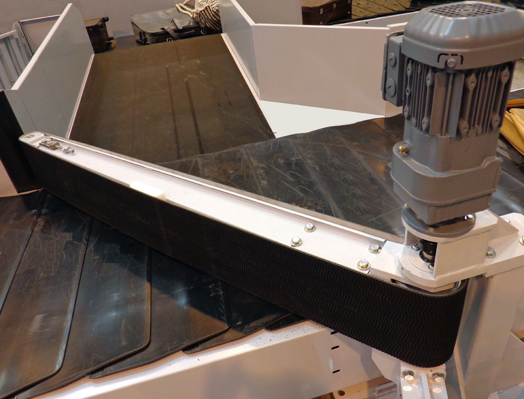 Diverters | Pusher, soft horizontal and vertical diverter | MATREX Airport